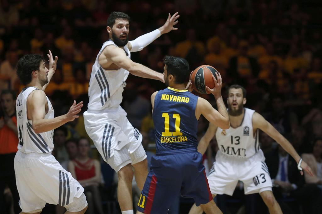 Fiesta de la Euroliga en Milán - Navarro, rodeado de rivales bl ...