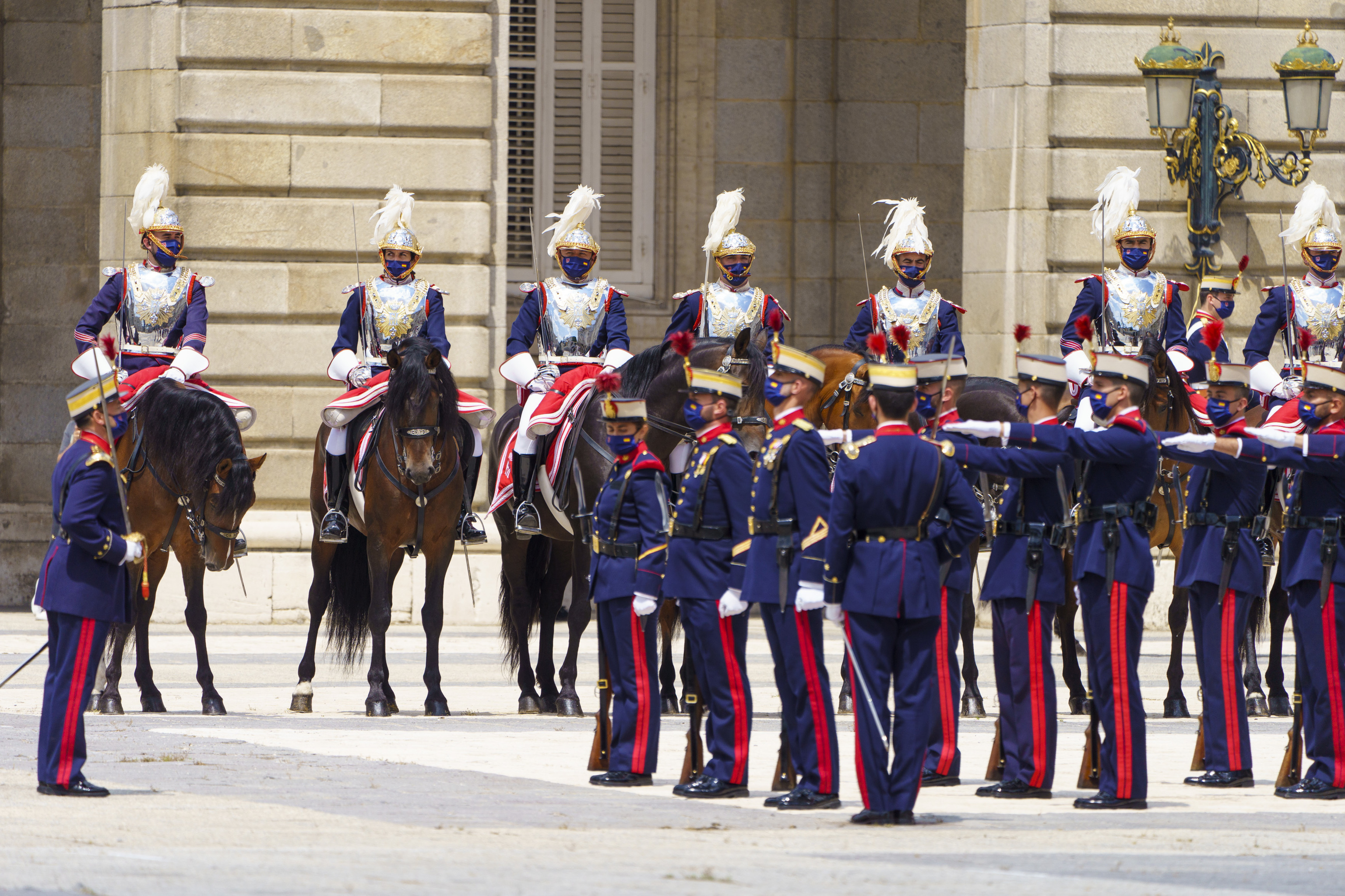 El Palacio Real de Madrid acoge de nuevo el Relevo Solemne de la ...