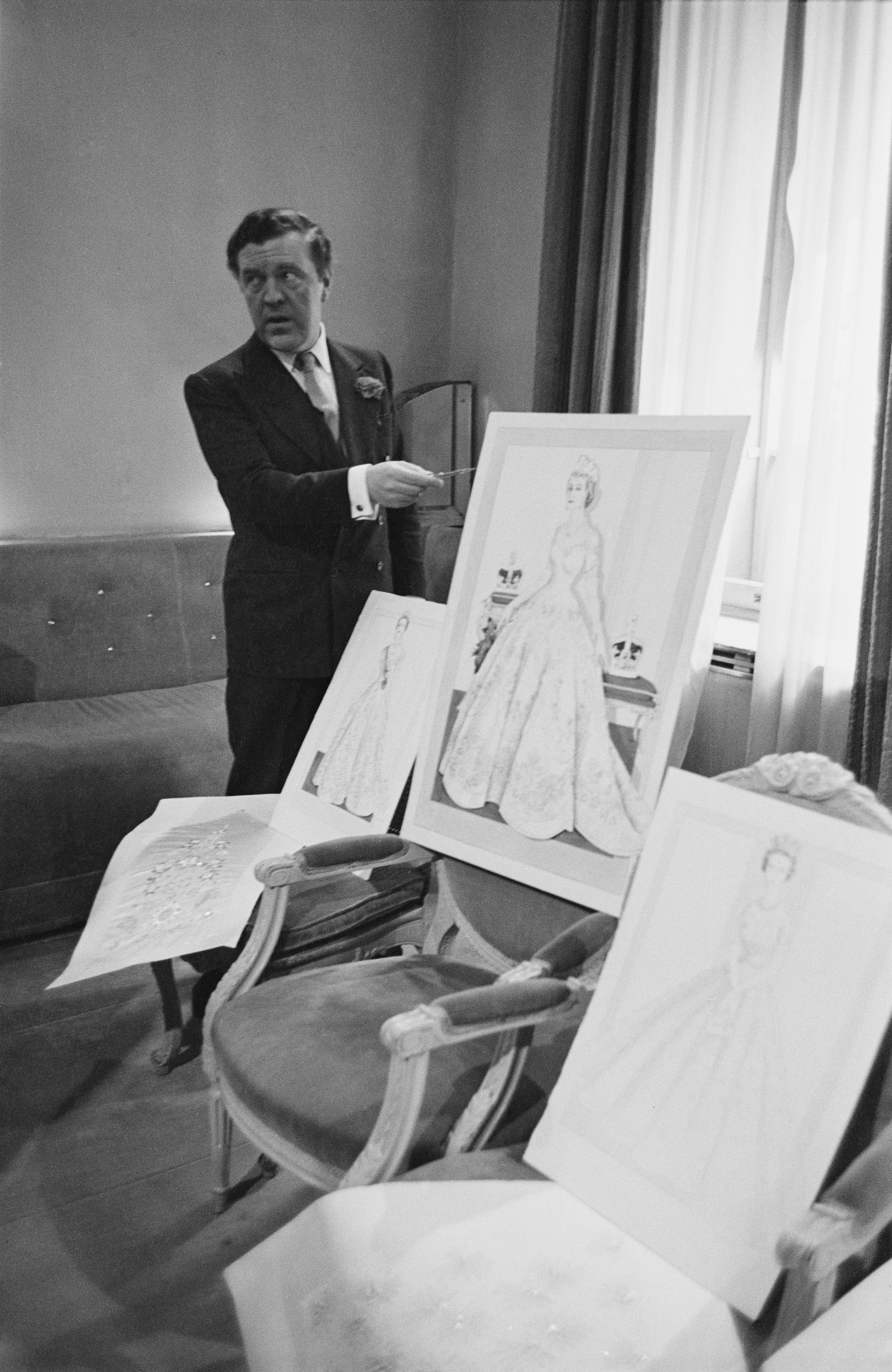 Norman Hartnell, el diseñador de Isabel II con amigos adinerados que ...