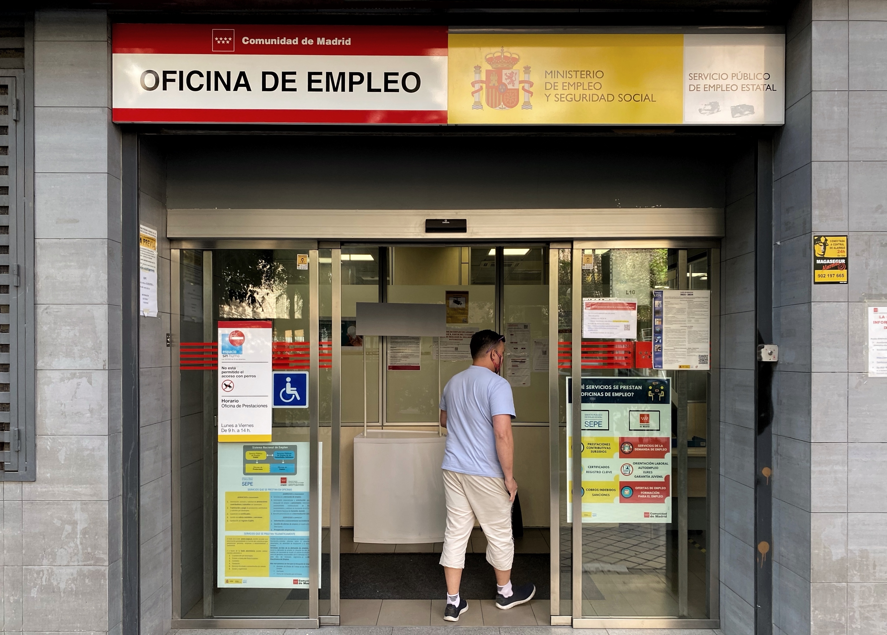 Enero acaba con 215.000 empleos menos y un aumento de 70.700 parados ...