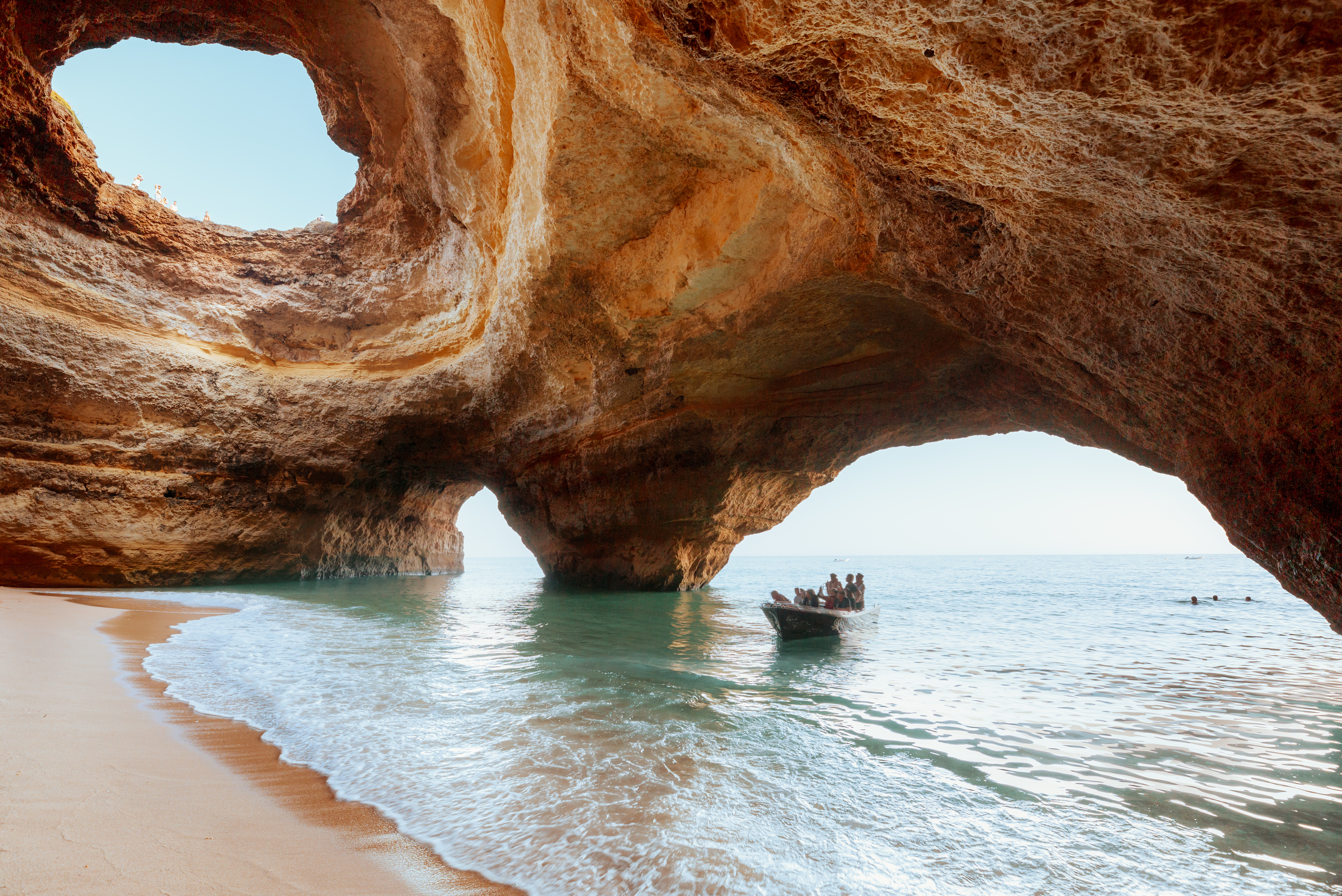 Las mejores calas y cuevas para descubrir el Algarve en barco | Europa