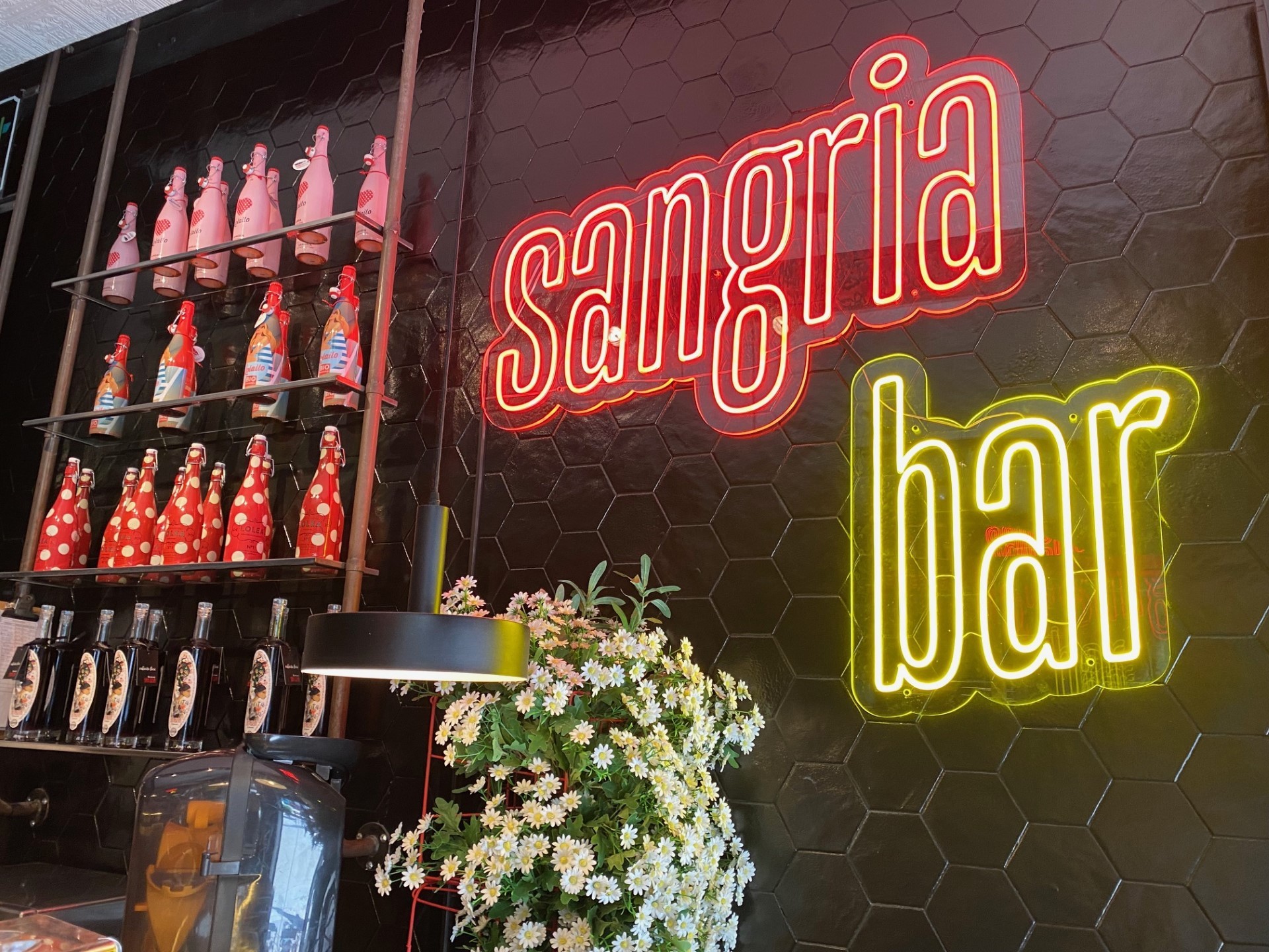 El primer bar de sangrías de Madrid que vuelve locos a turistas y ...