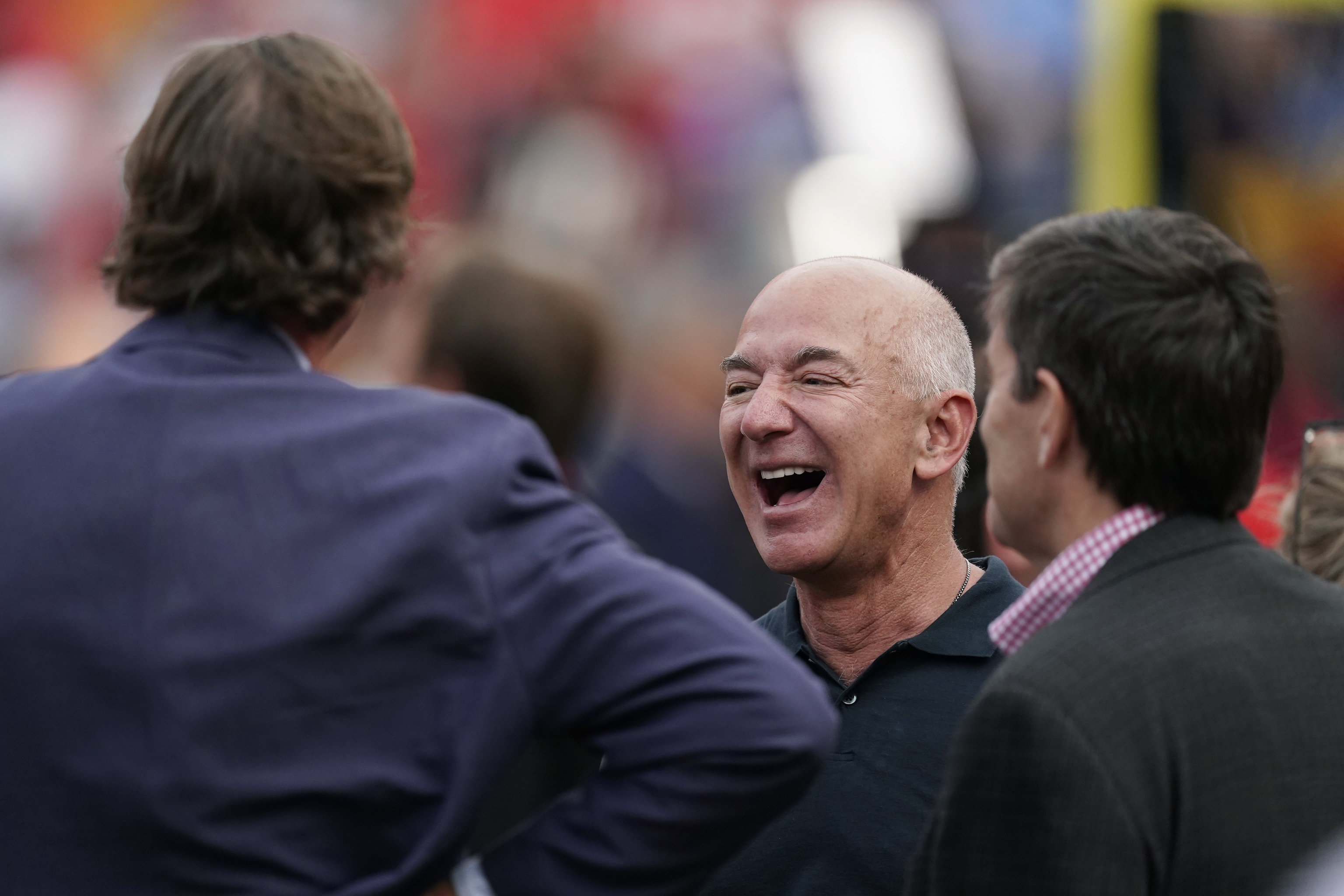 Jeff Bezos desbanca a Elon Musk y vuelve a ser el hombre más rico del ...