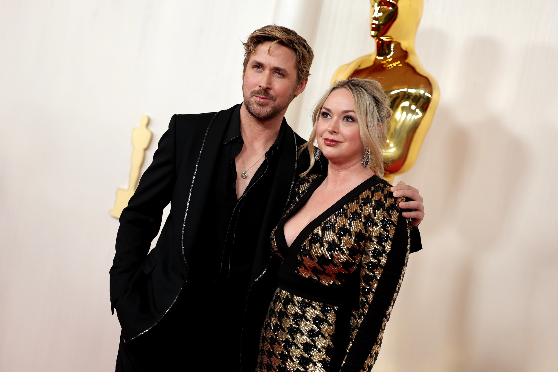 Quién es la mujer que iba de la mano de Ryan Gosling en los Oscar y ...