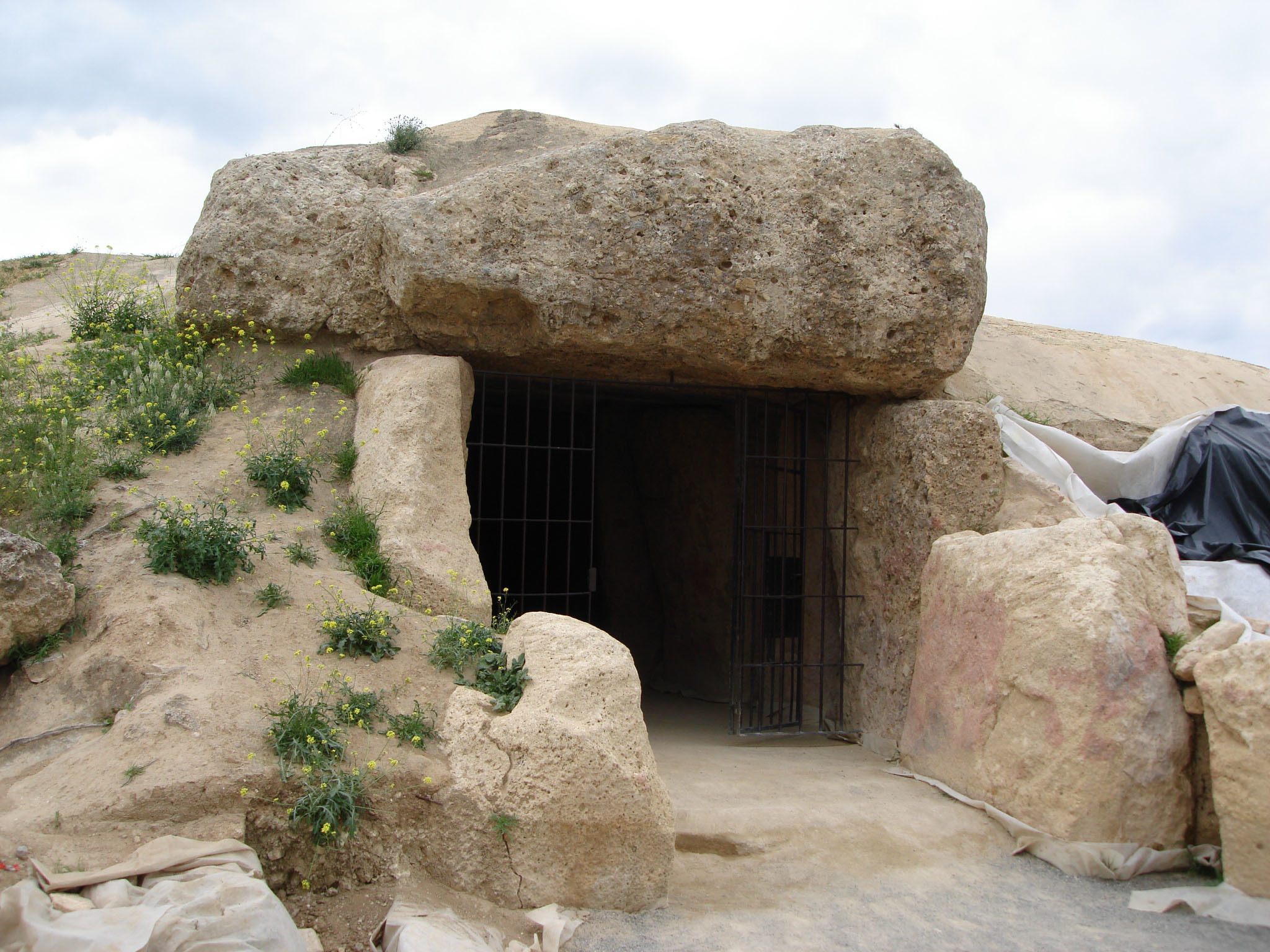 Los constructores prehistóricos del dolmen de Menga tenían ...