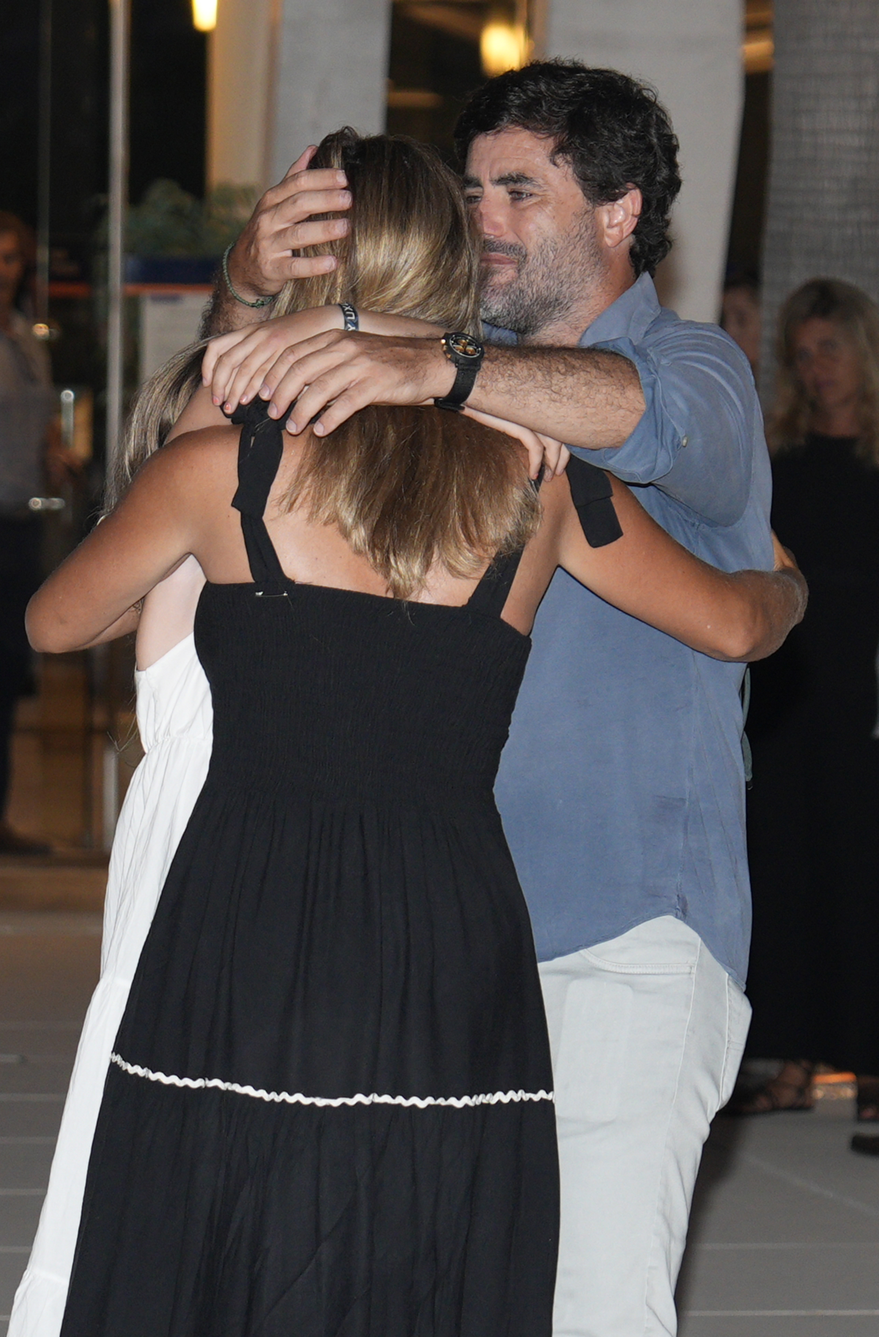 El sentido y desgarrador abrazo de Carla Goyanes con Antonio Matos ...