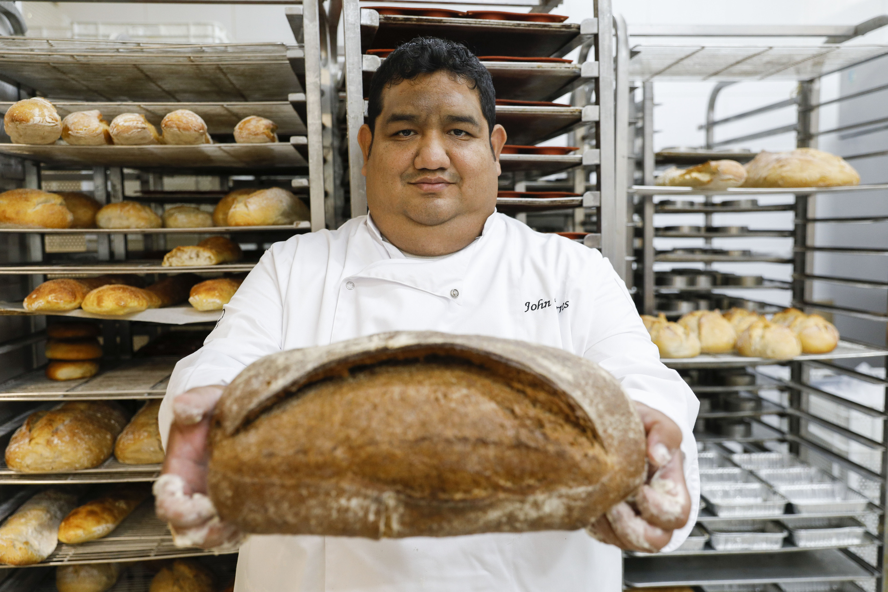 John Torres, el panadero peruano que llegó a Madrid con 600 dólares en ...