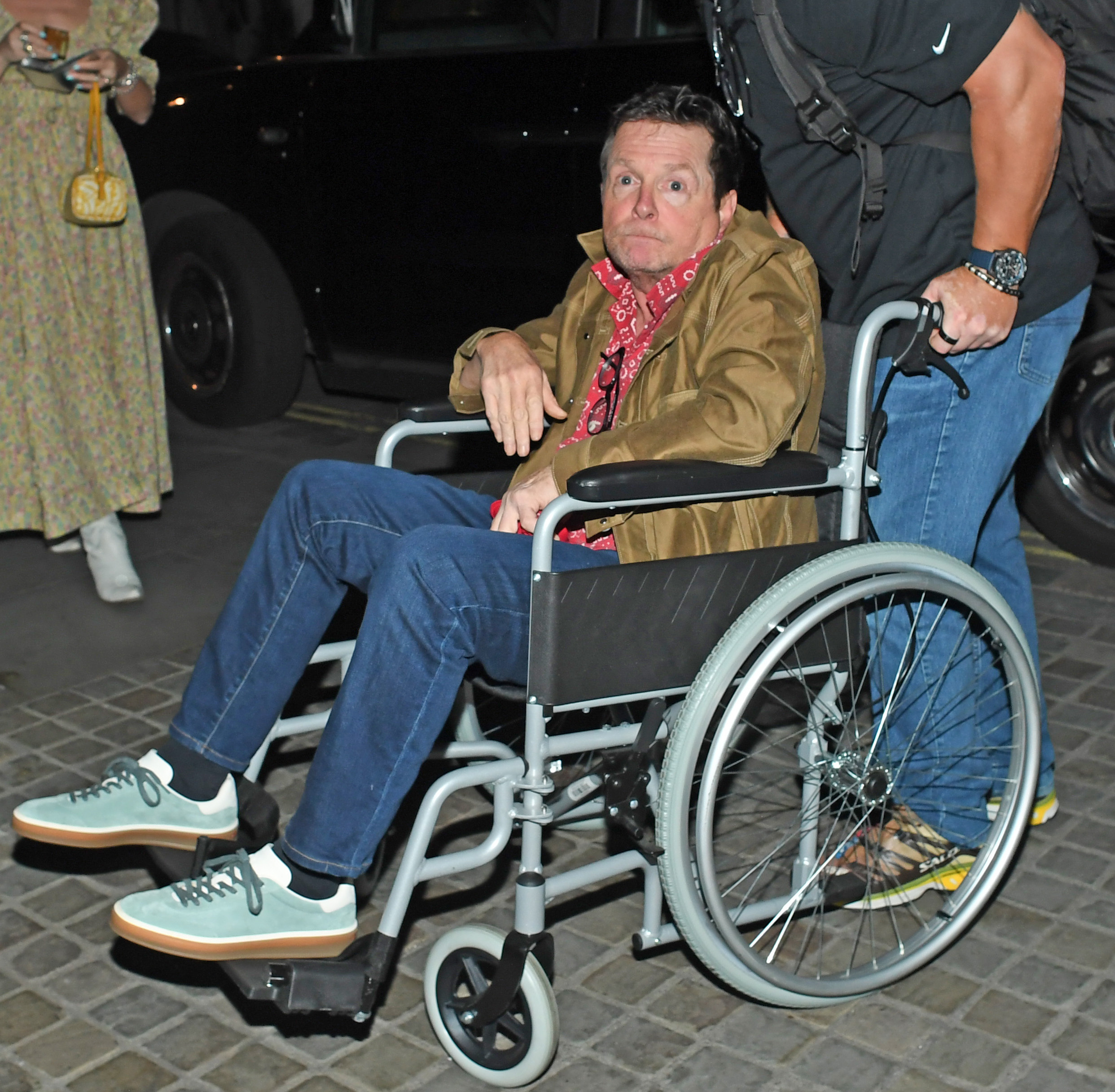 Preocupación por la salud de Michael J. Fox: en silla de ruedas para ...