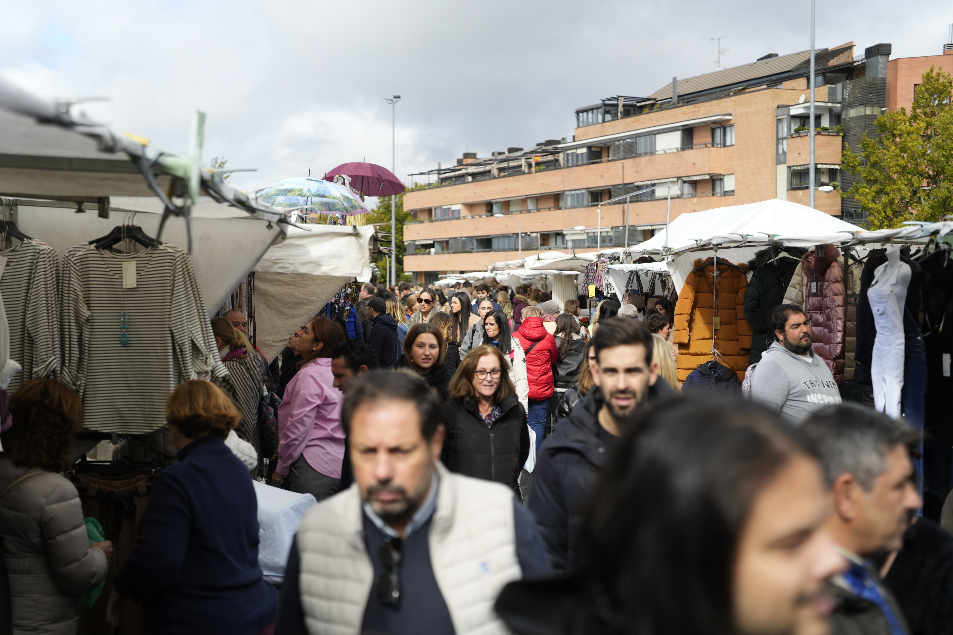 El nuevo mercadillo de ropa de Madrid que se ha puesto más de moda que ...