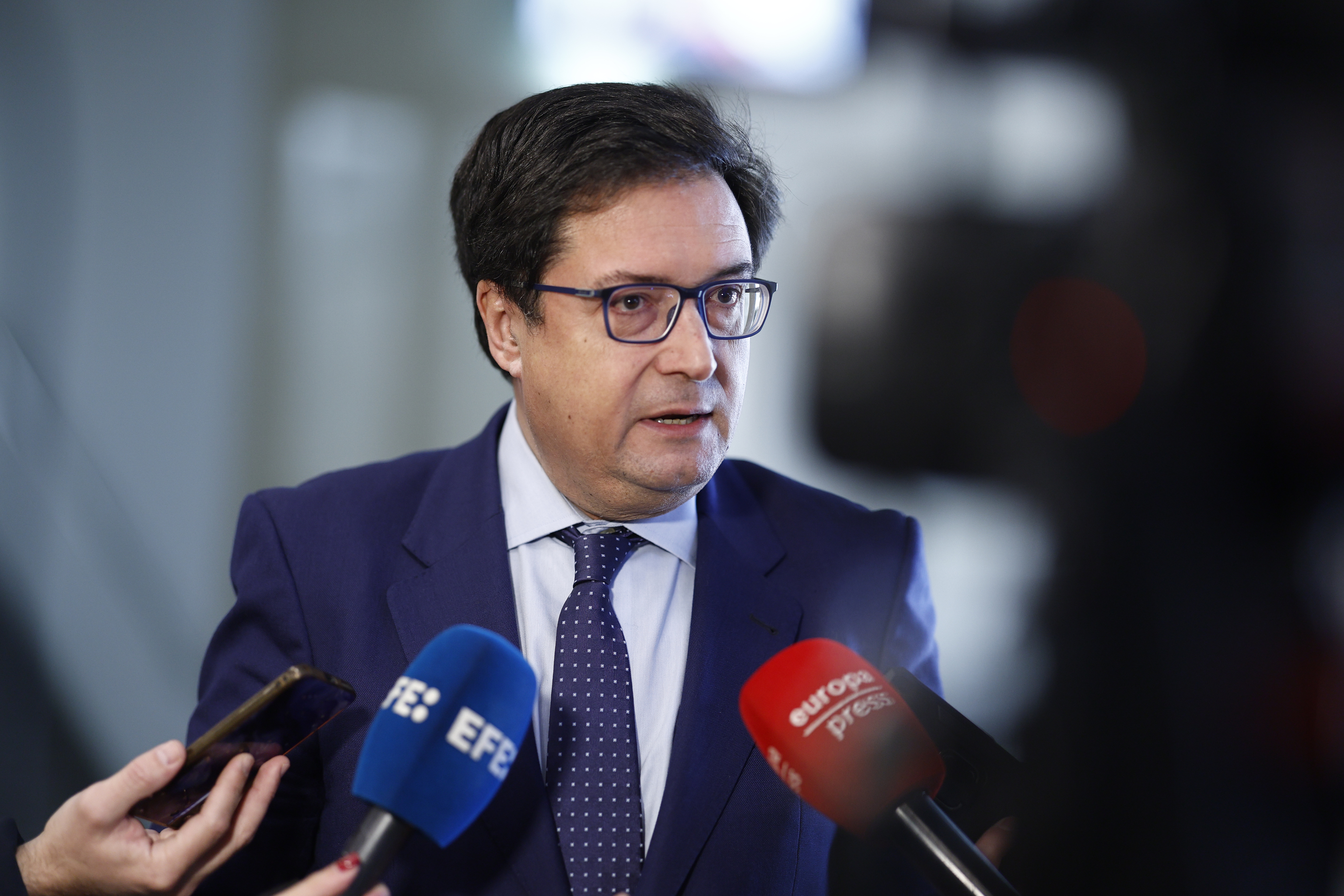 Las universidades, primer pulso directo de Óscar López a Ayuso: plantea ...