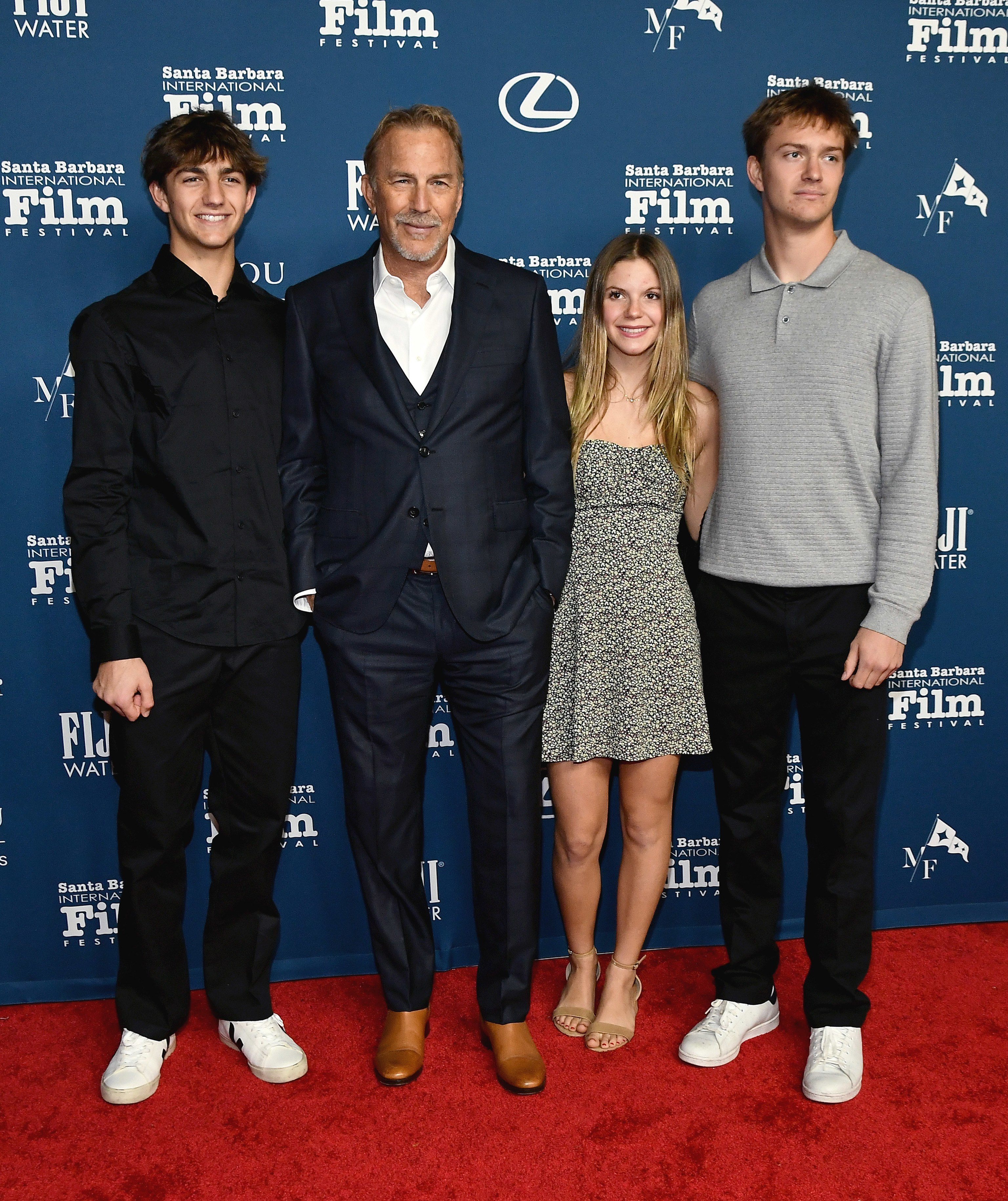 Así son los tres hijos pequeños de Kevin Costner, que le han acompañado ...