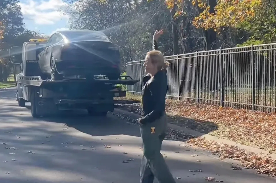Sheryl Crow se deshace de su Tesla para protestar contra Elon Musk y su ...