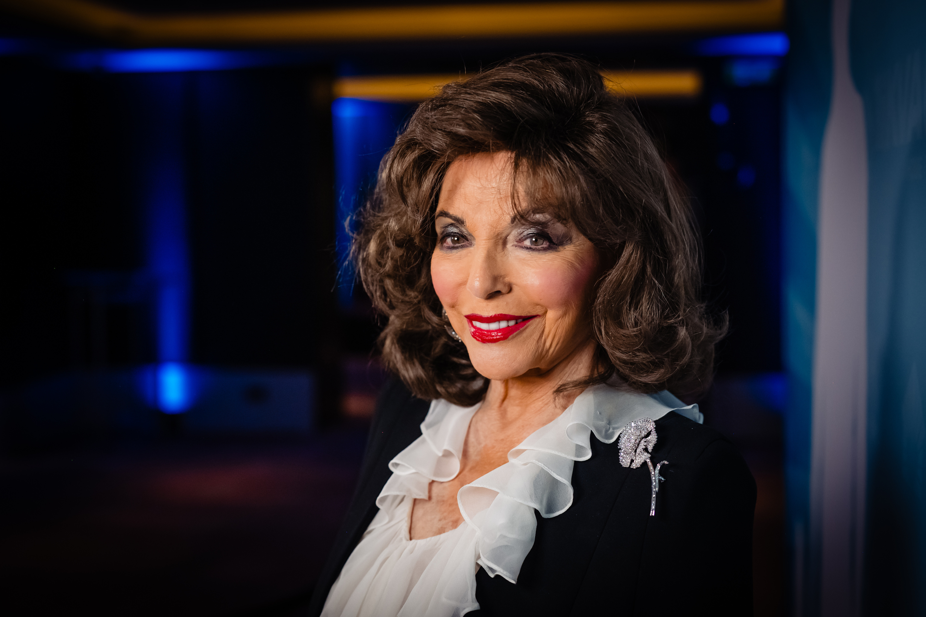 Joan Collins, encantada con su nuevo papel protagonista a sus 91 años y ...