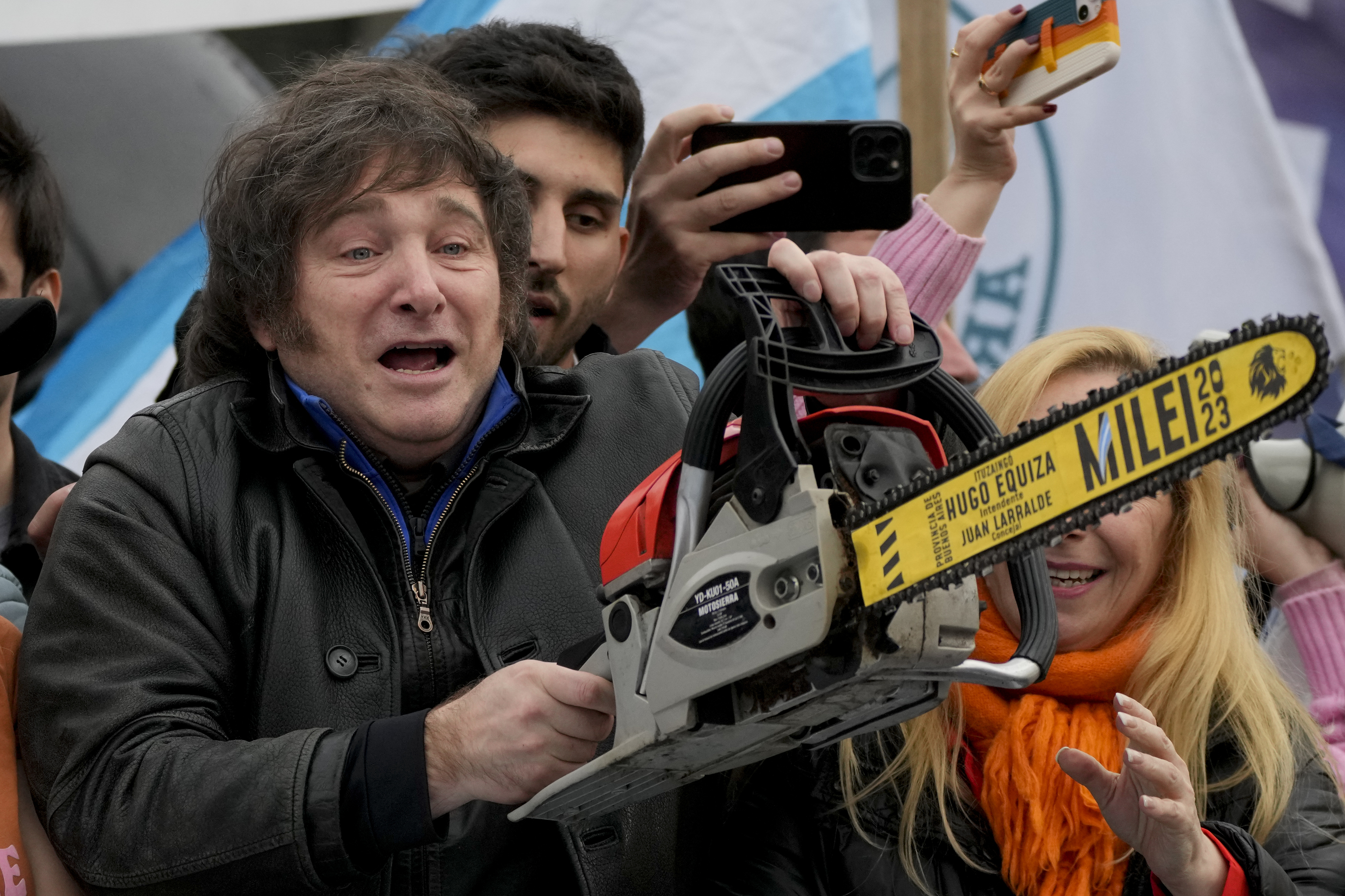 Milei amenaza con torpedear la venta de Telefónica Argentina al grupo ...