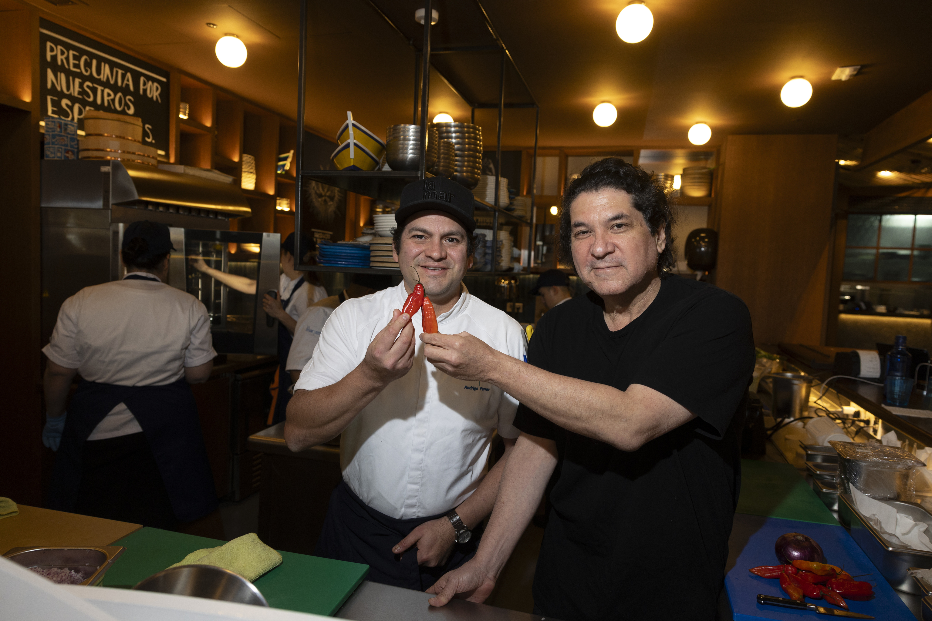 Gastón Acurio abre su cevichería La Mar en Madrid: "Hoy hay un ...