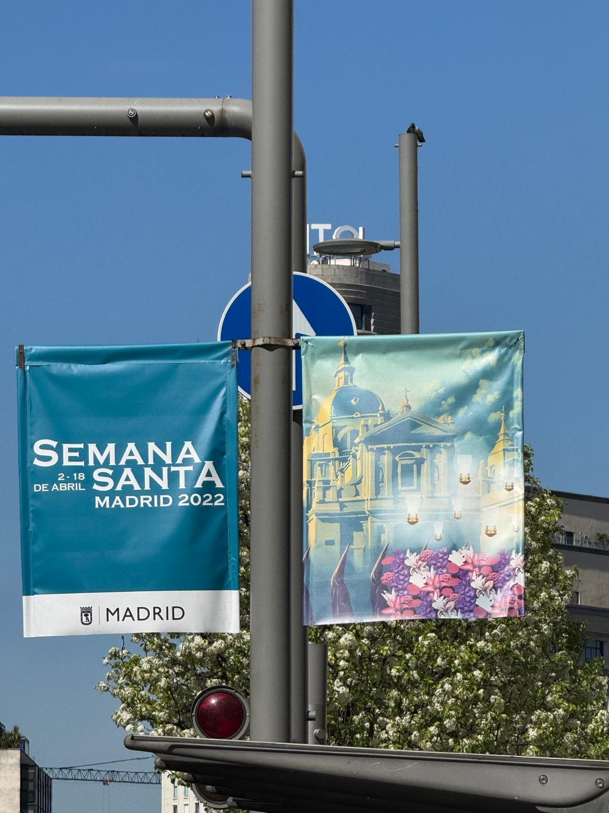 El Ayuntamiento cuelga en la Gran Vía banderolas de la Semana Santa ...