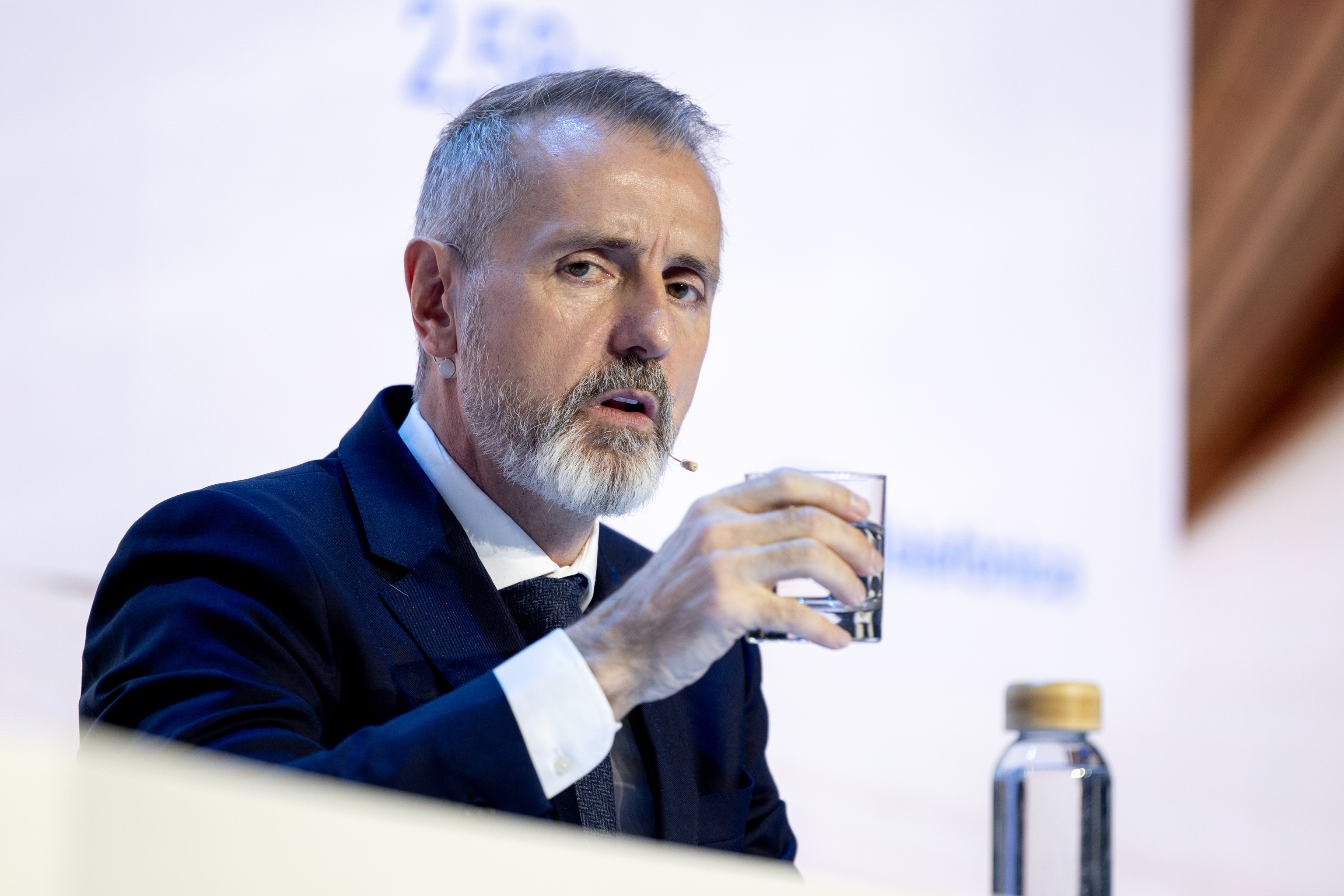 Telefónica evalúa la compra de su rival Vodafone dentro de su ...