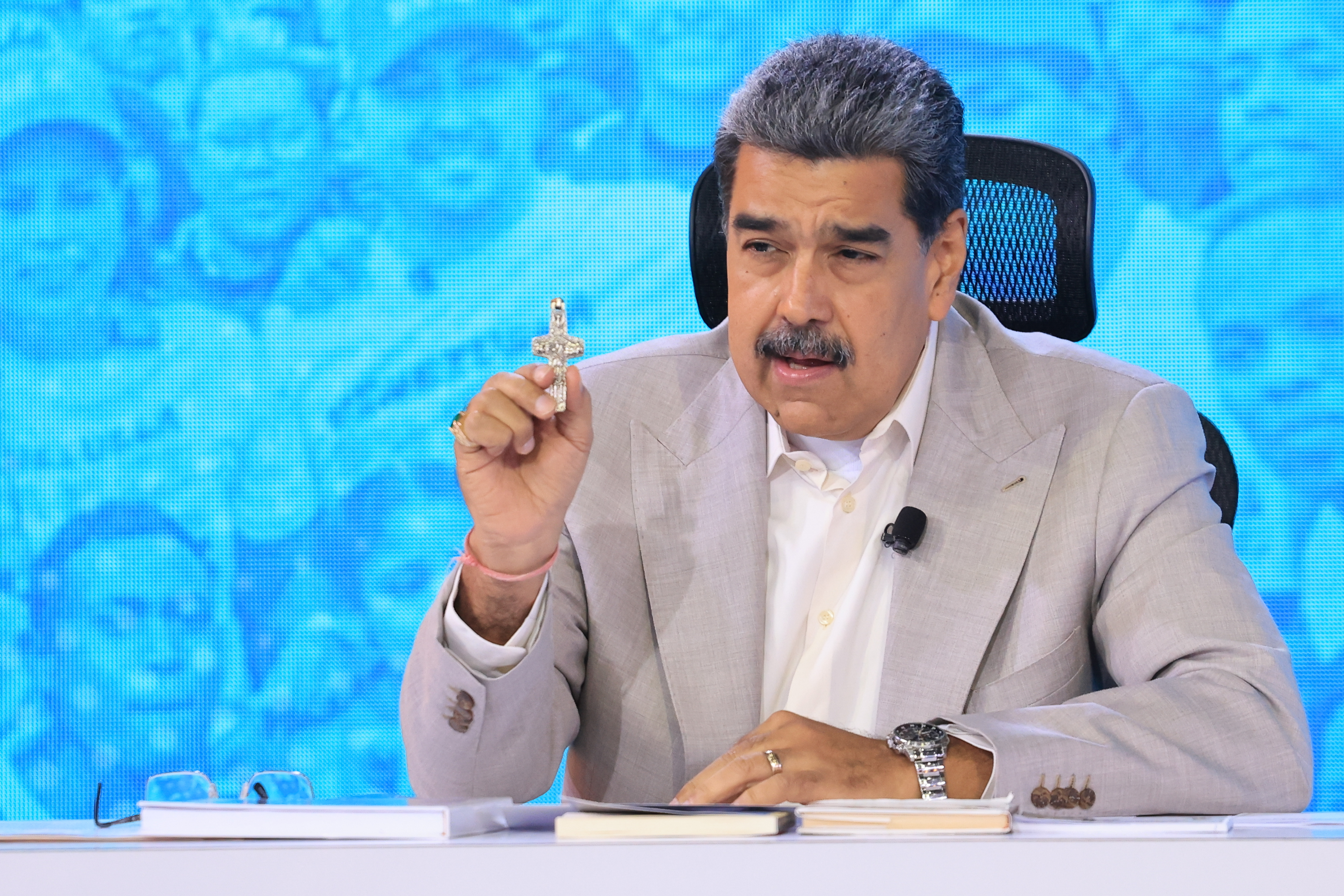 Maduro anuncia una "ofensiva especial" para fortalecer la seguridad ...