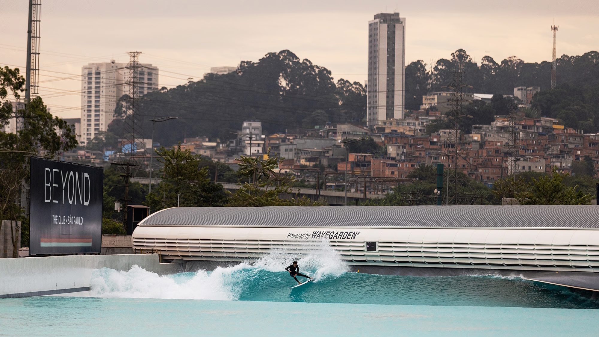 La loca obsesión por el surf en São Paulo: olas artificiales a 150.000 ...
