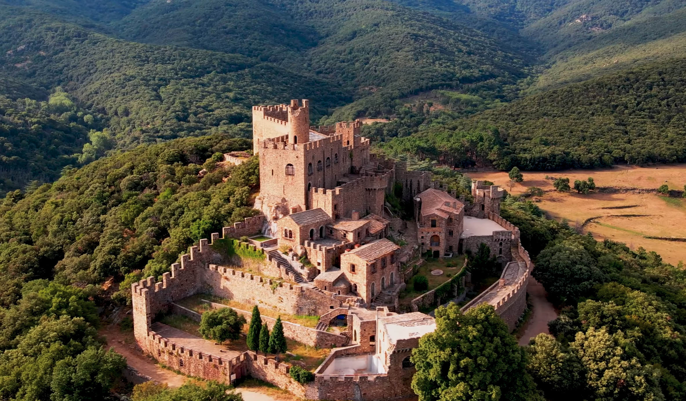 El castillo de Requesens, la joya medieval del Empordà que pocos ...