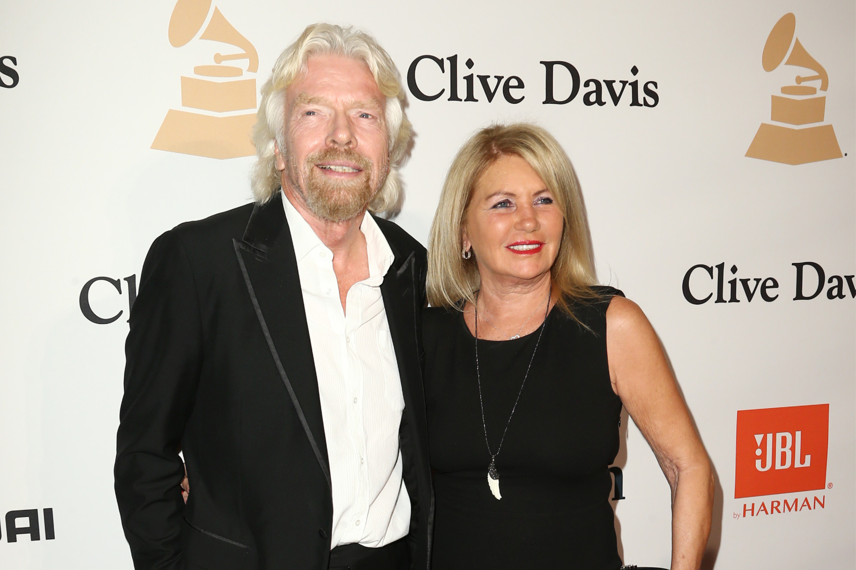 Muere Joan Templeman, mujer del multimillonario Richard Branson, a los ...