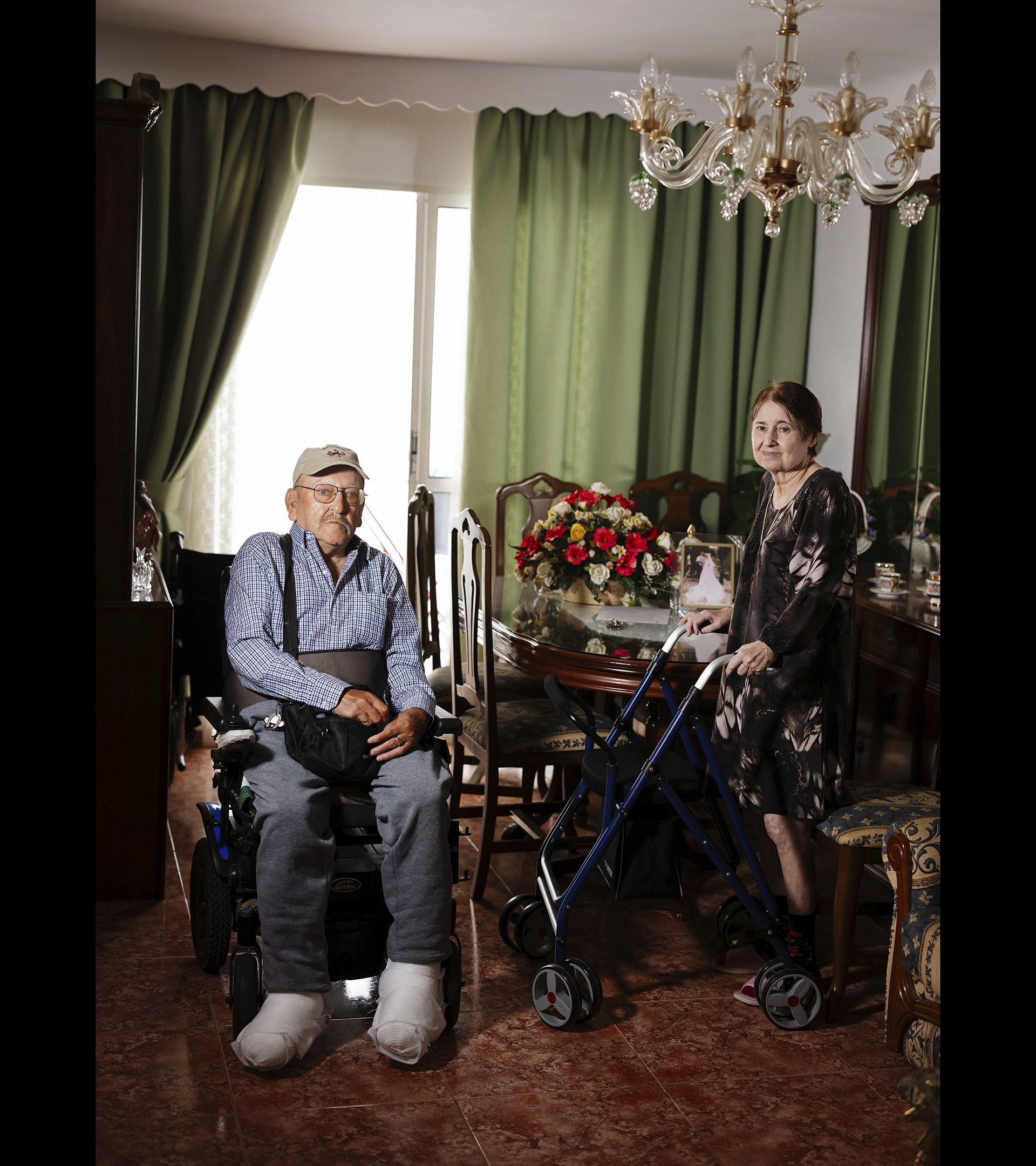 El SOS de Pedro, jubilado en silla de ruedas, y su mujer, María de los ...