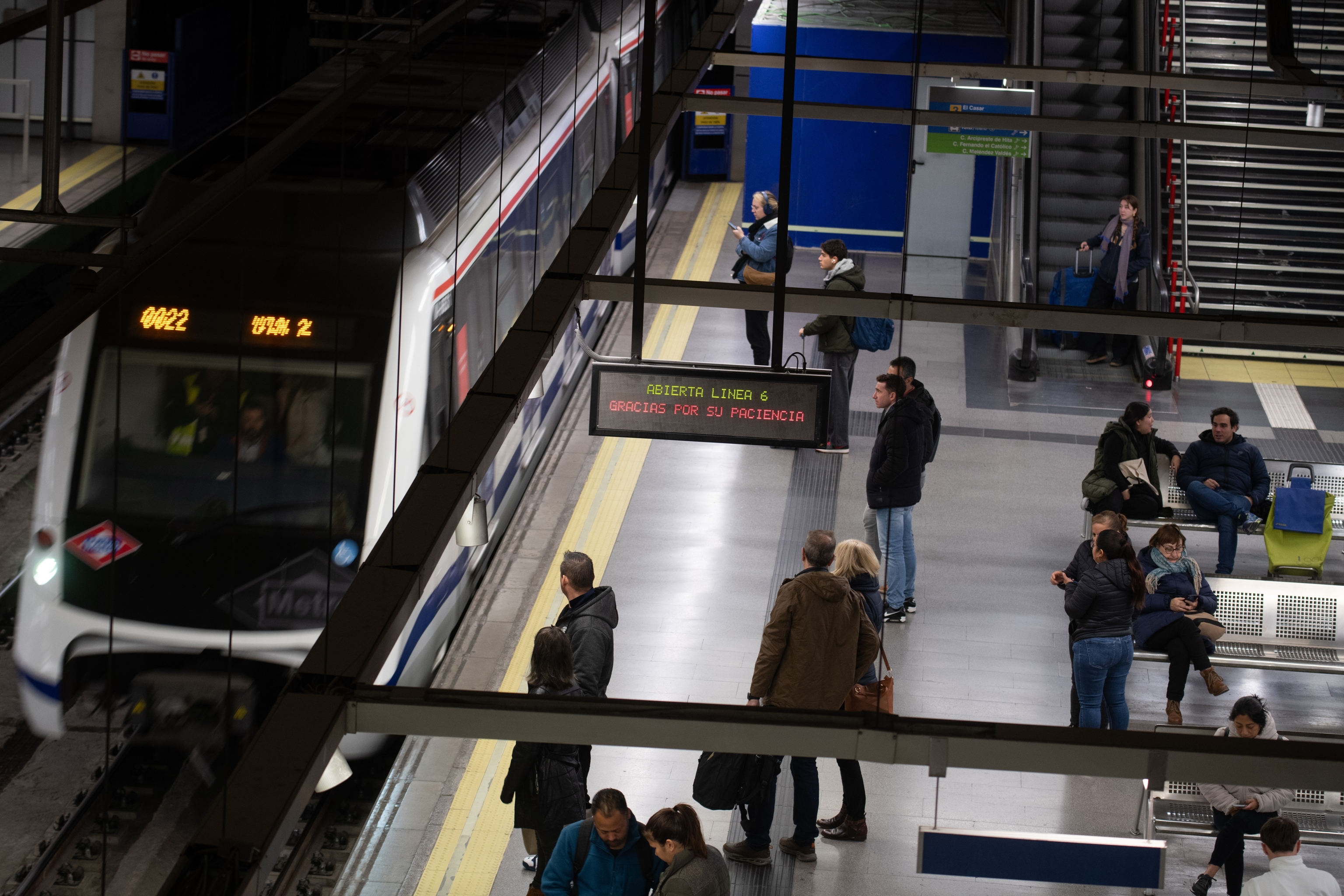 La Línea 6 de Metro de Madrid afronta su primer lunes tras más de 200 ...