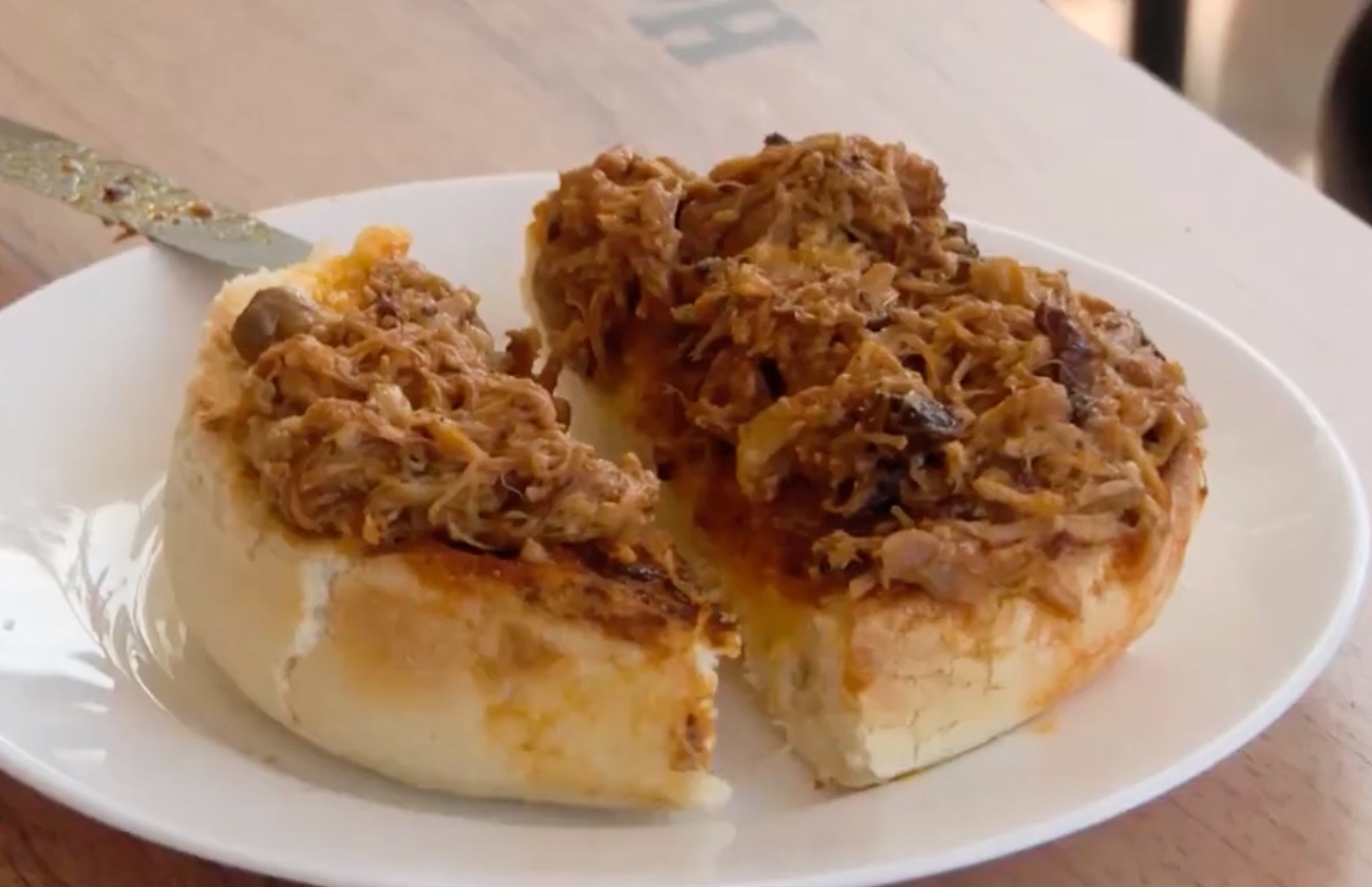 El bar de Sevilla donde la tostada de pringá es protagonista: pan con ...
