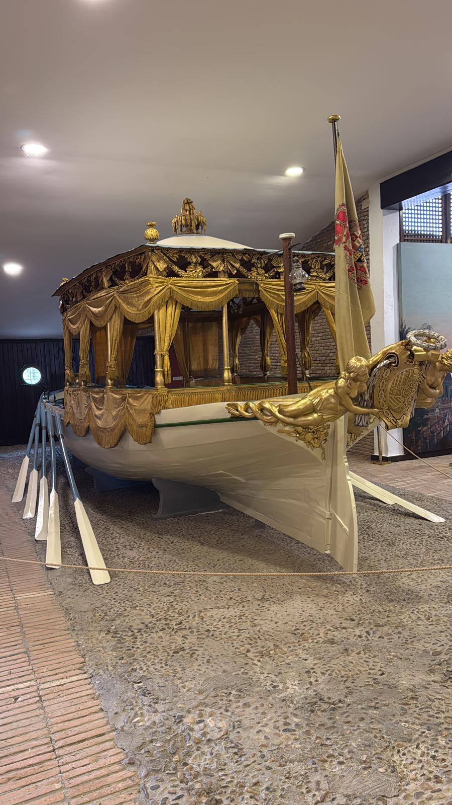 Nuevo brillo a las falúas reales que navegaron por Madrid, que tendrán ...