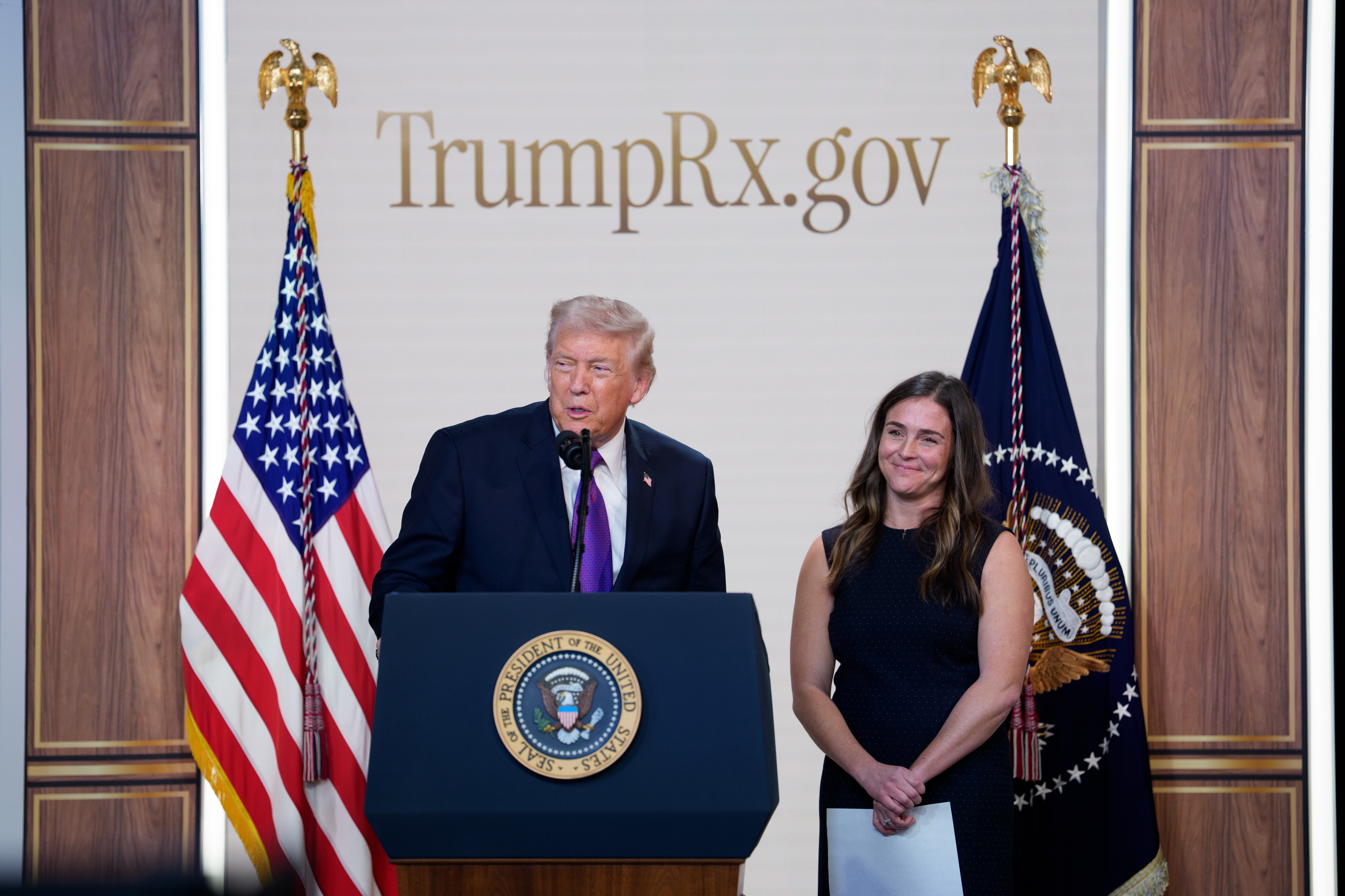 Trump lanza una web con su nombre para comprar medicamentos más baratos ...