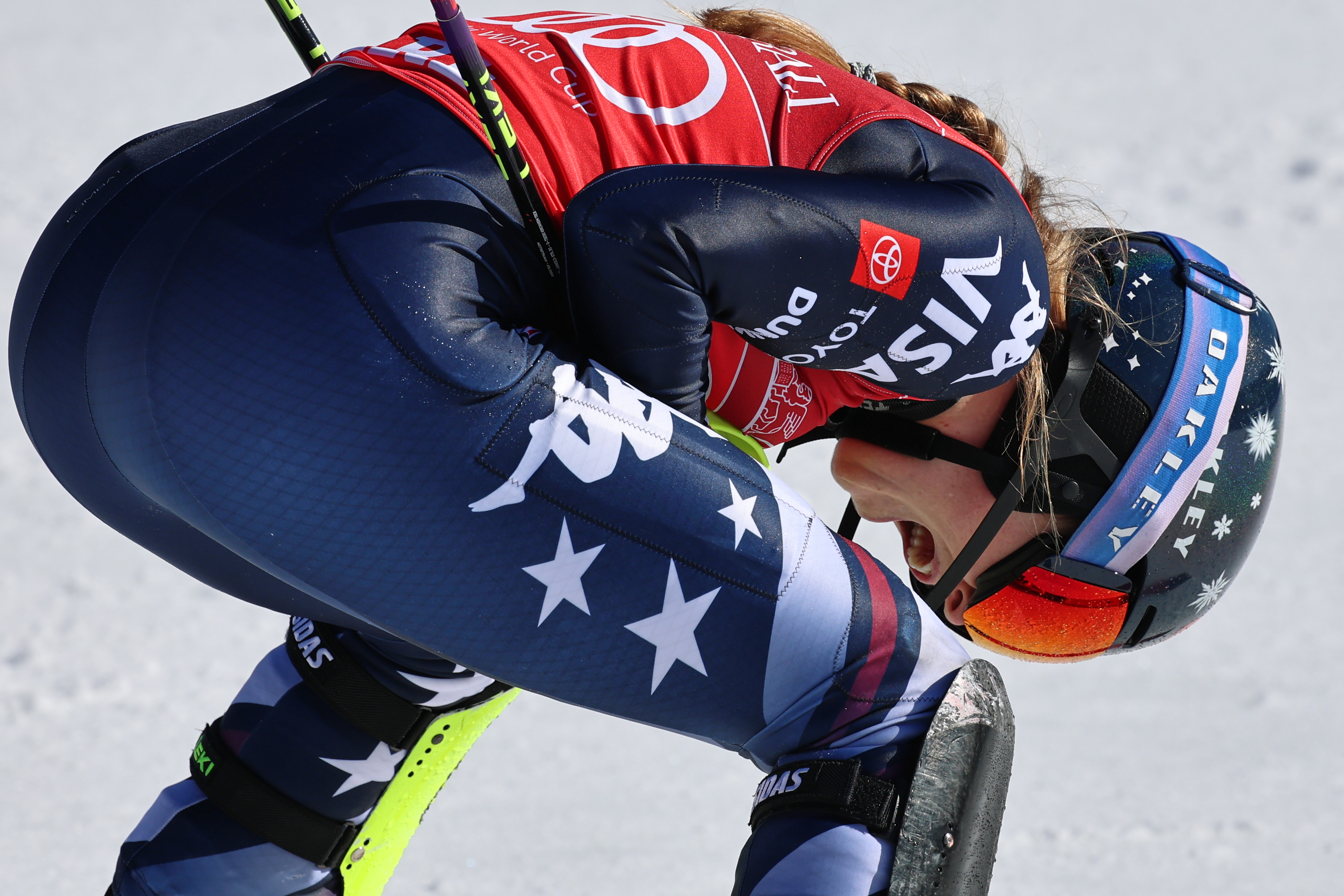 Shiffrin resiste a Aicher y gana el eslalon de Are, su 109º triunfo en ...