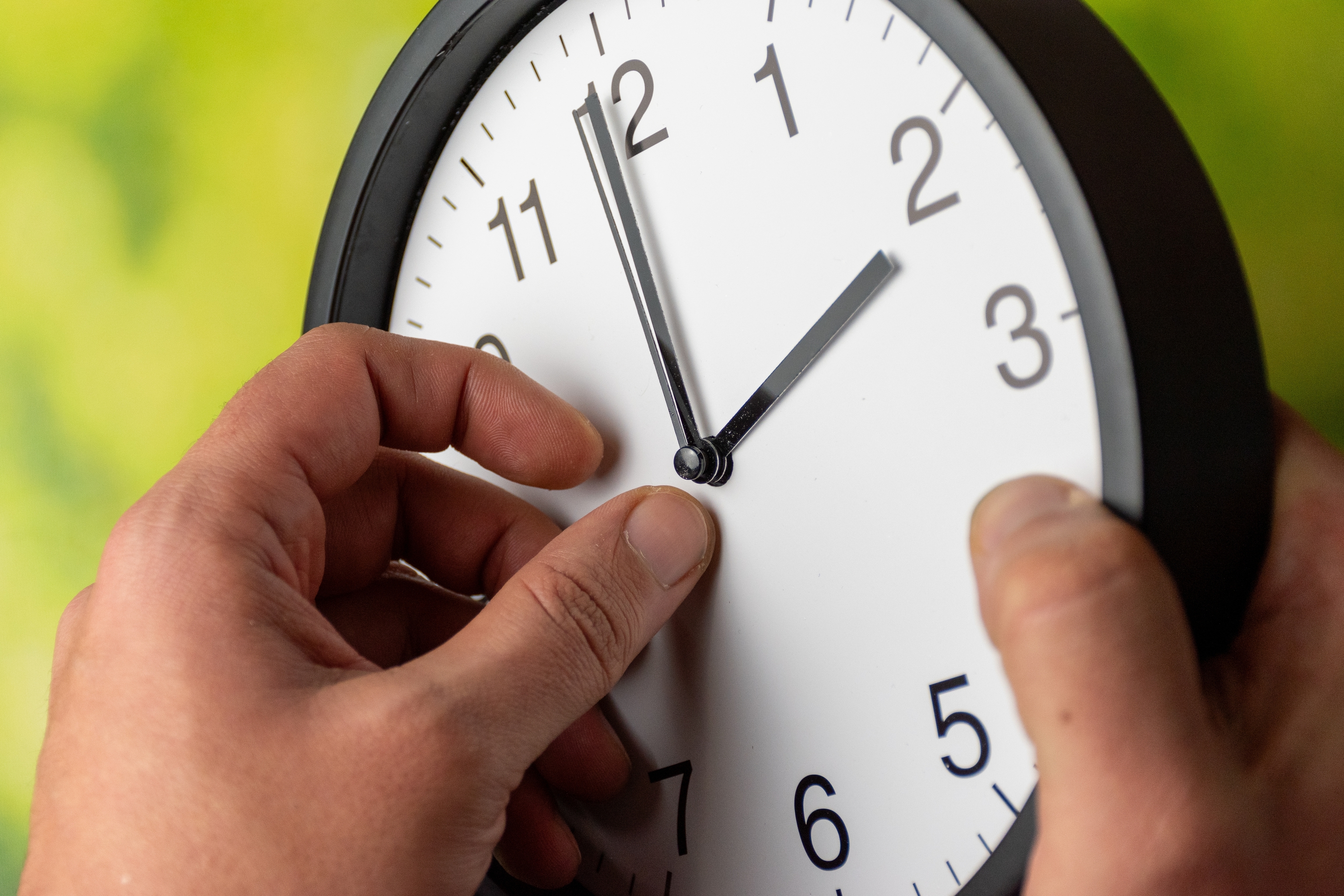 Cambio de hora marzo 2026: ¿hay que adelantar o atrasar el reloj ...