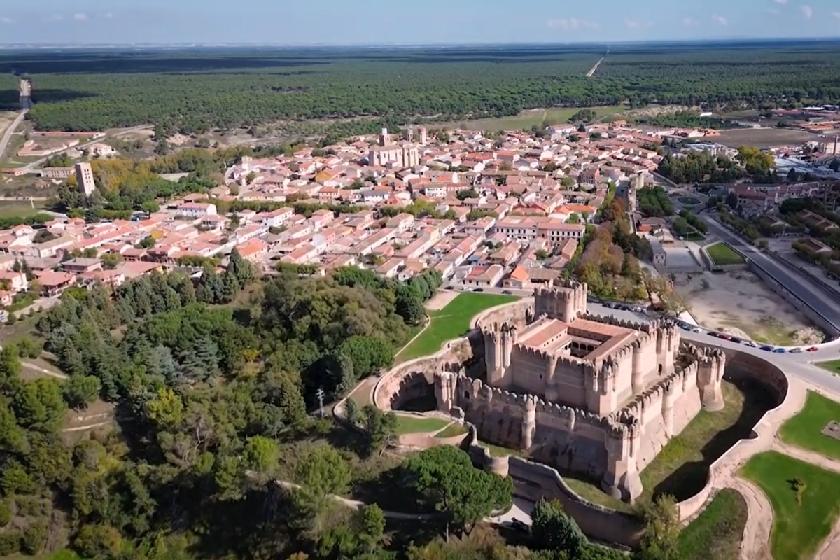 El pueblo medieval que tienes que visitar a poco más de una hora de ...
