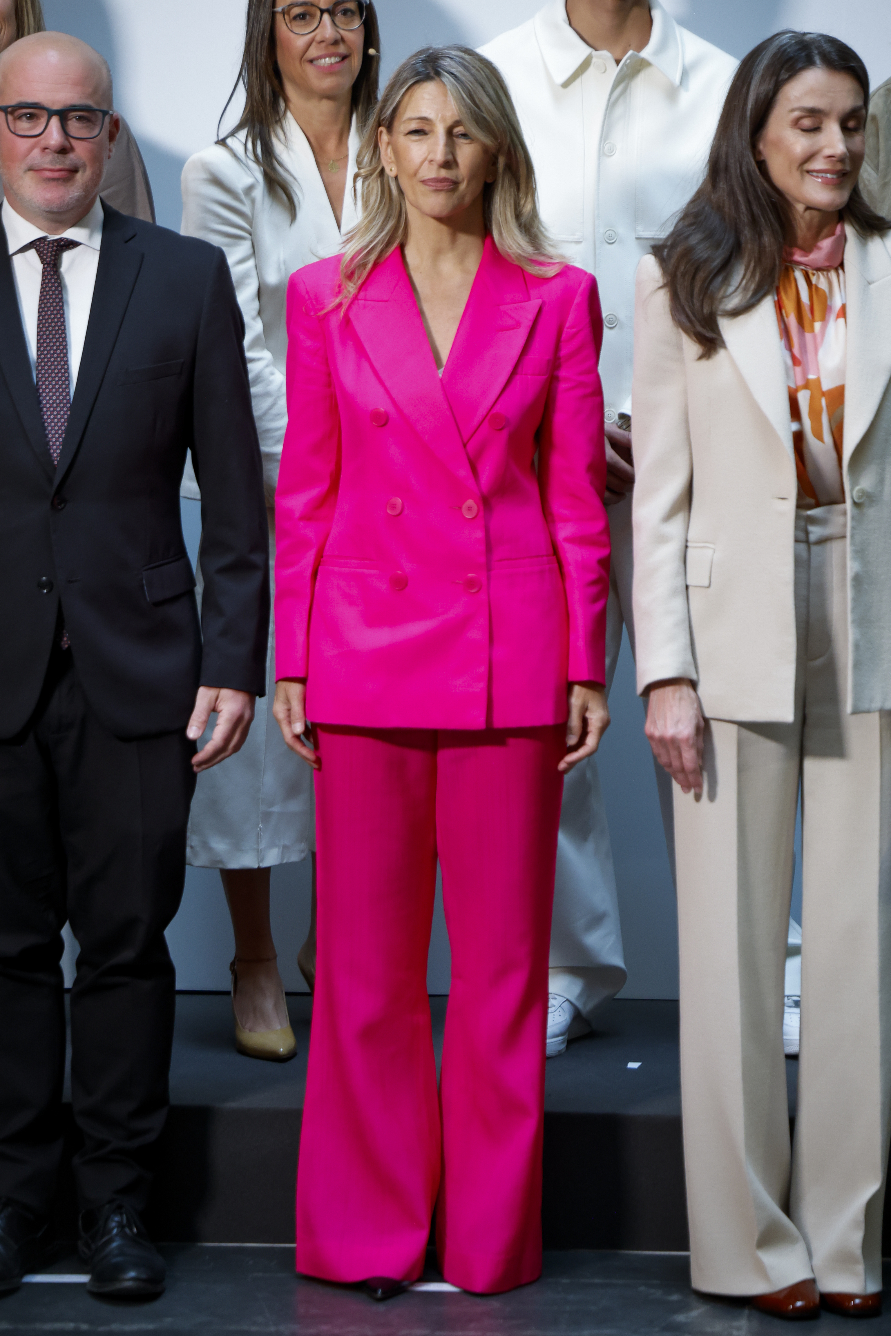 Duelo de trajes de pantalón primaverales entre la Reina Letizia y ...