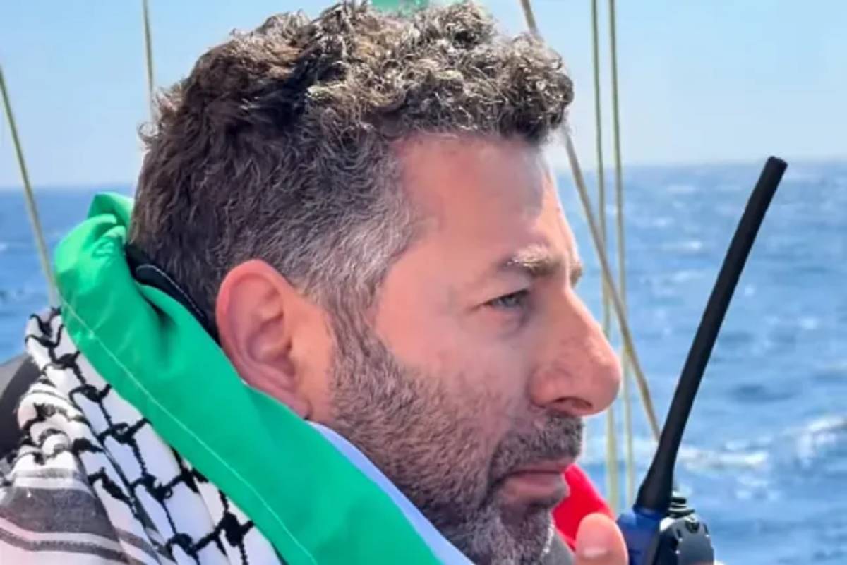 El activista hispanopalestino Saif Abukeshek y el brasileño Thiago ...