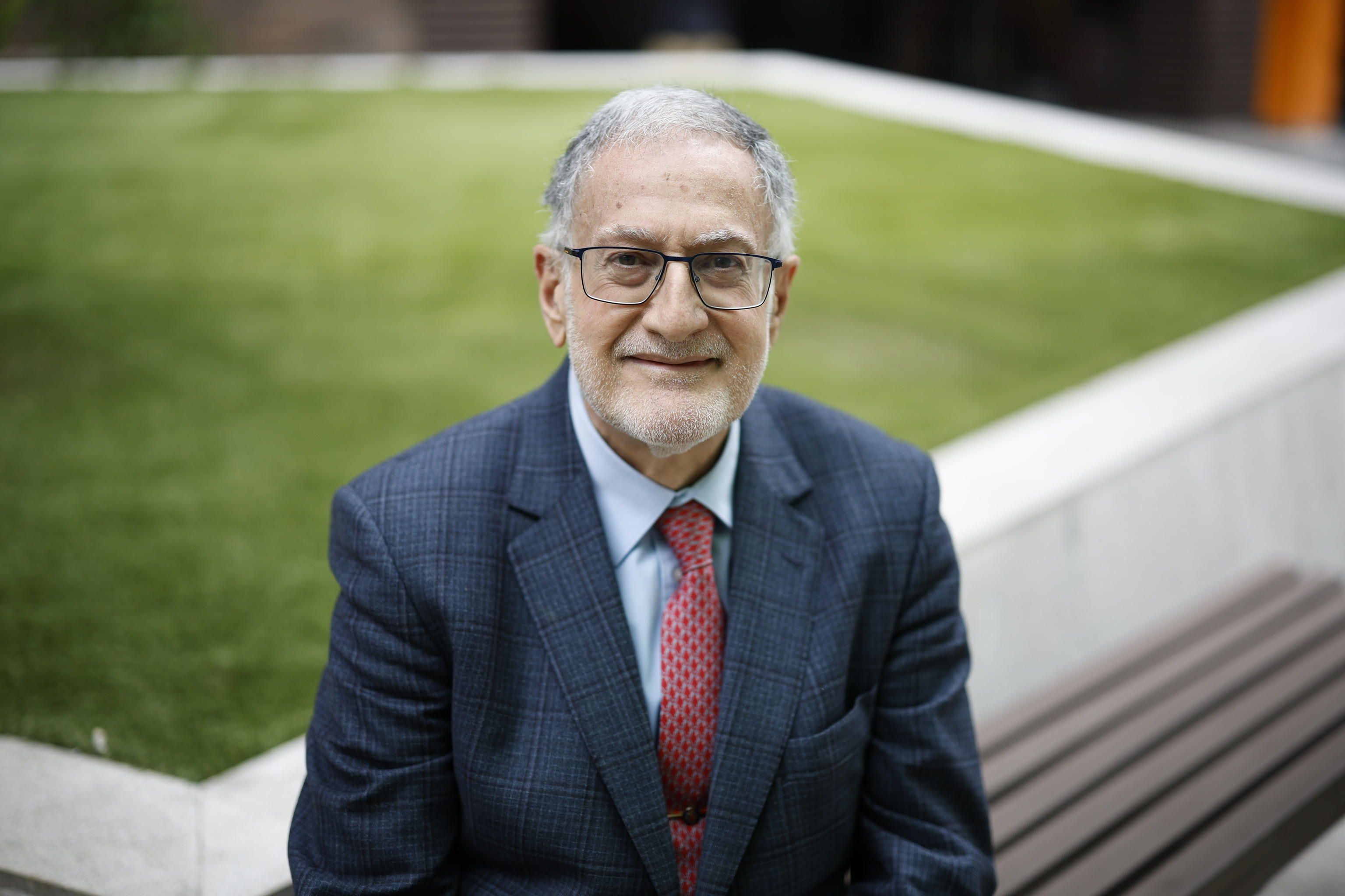 Juan Luis Steegmann, el médico que se fue de Vox y ahora reescribe a ...