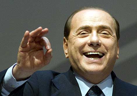 ¿Llevó Berlusconi 'enanos y bailarinas' en un avión militar? | Mundo ...
