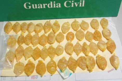 Detenido un joven que llevaba un kilo y medio de cocaína líquida en el ...